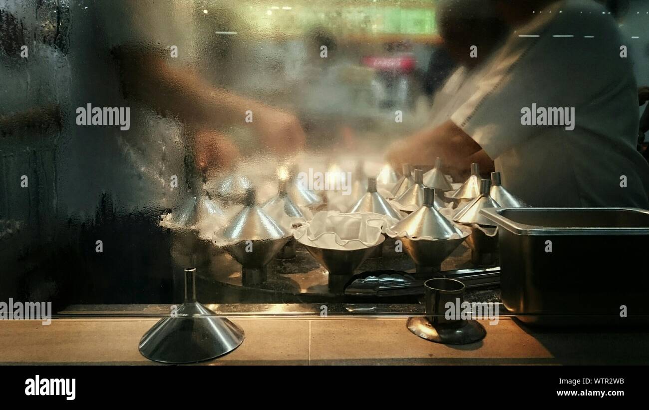 Restaurant kitchen through window hi-res stock photography and images ...