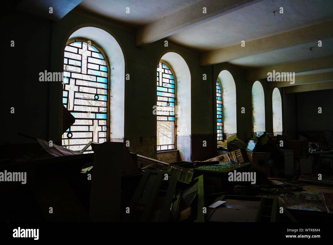 Arch windows interior hi-res stock photography and images - Alamy
