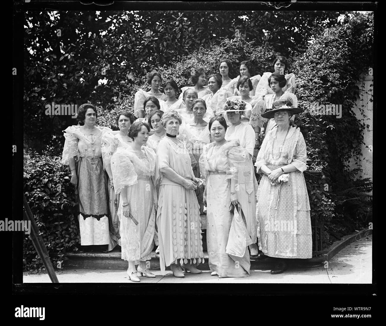 Mrs. Harding and group of women on steps. White House, Washington, D.C ...