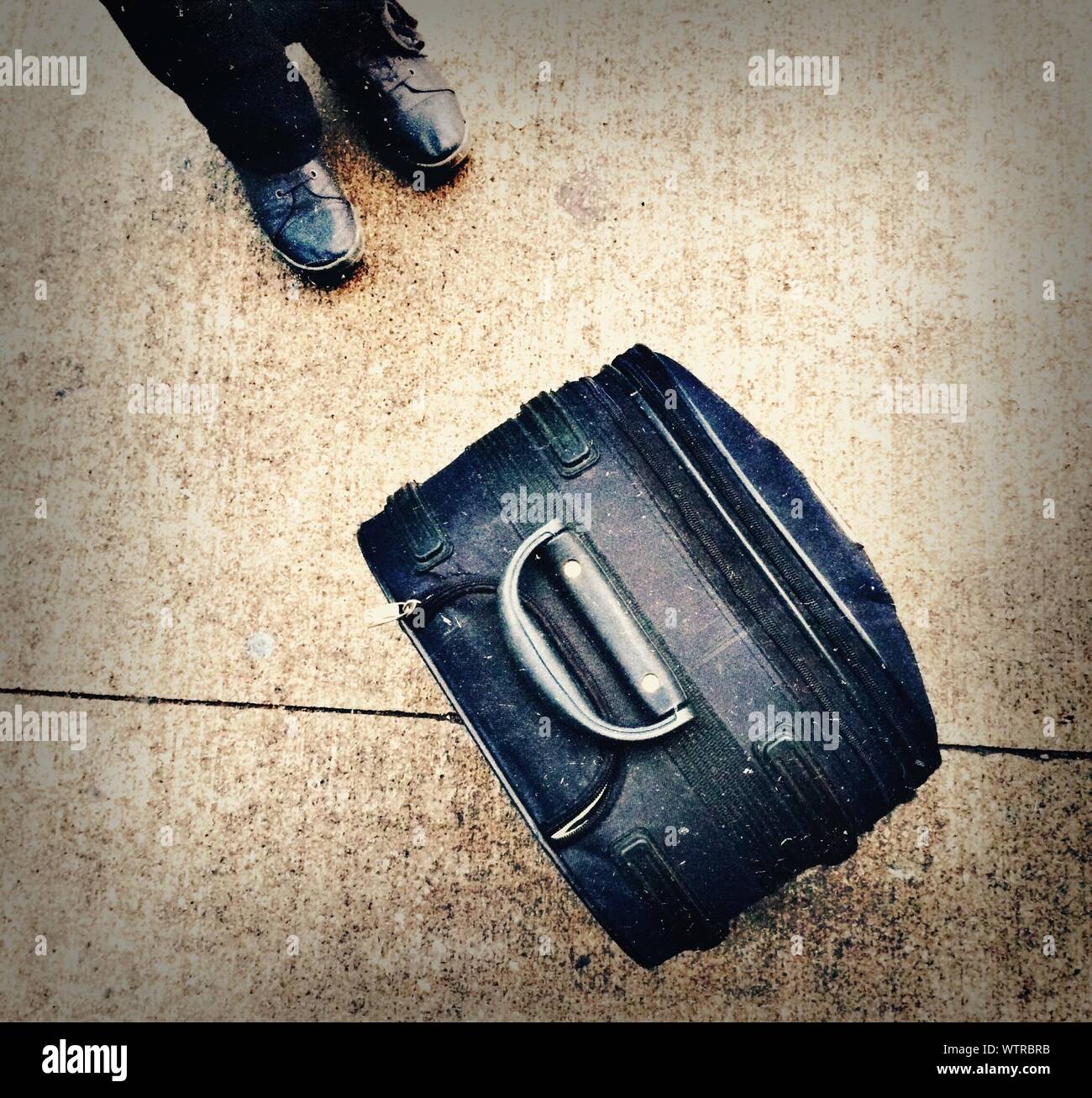 Man suitcase hi-res stock photography and images - Alamy