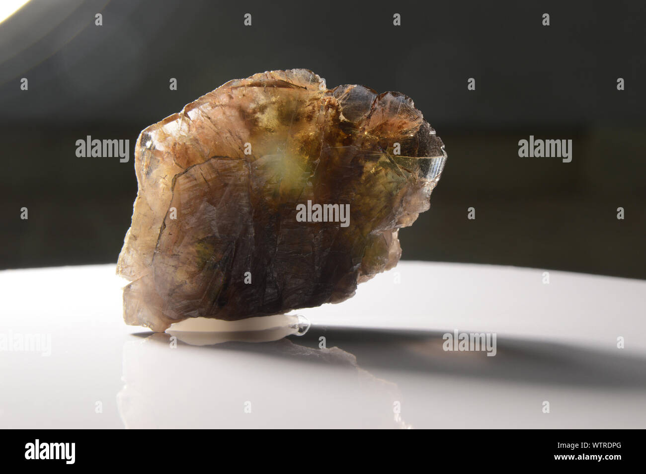 Pleochroism hi-res stock photography and images - Alamy