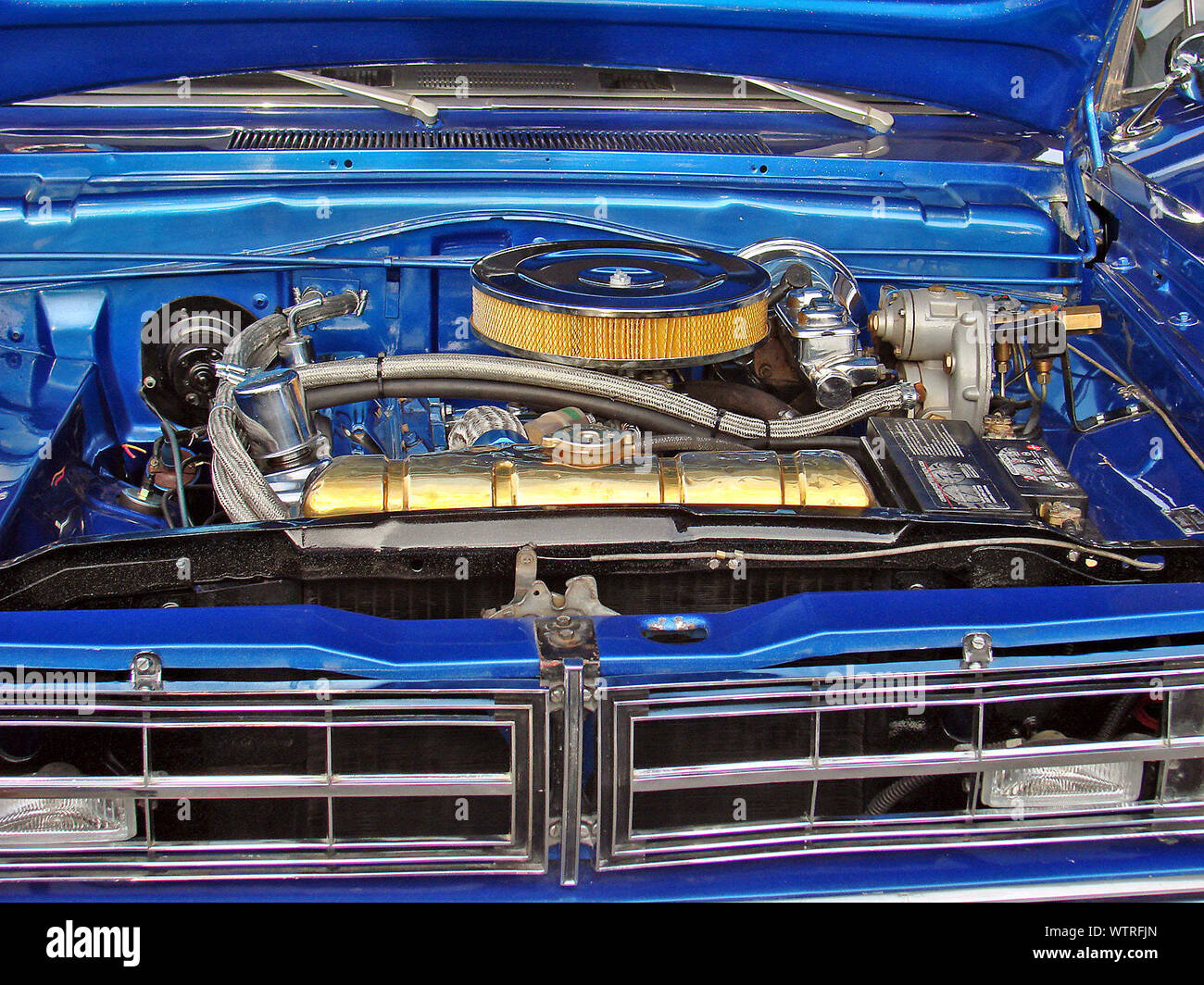 Blue engine hi-res stock photography and images - Alamy
