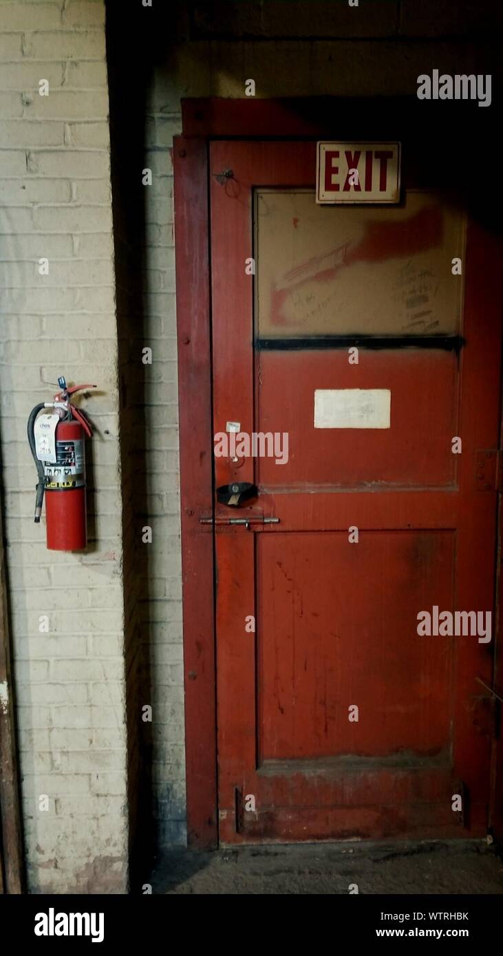 Exit door people hi-res stock photography and images - Alamy
