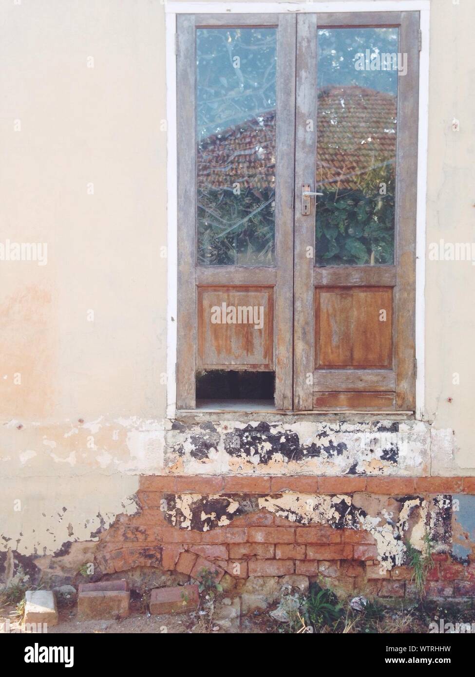 Broken House Door High Resolution Stock Photography and Images - Alamy