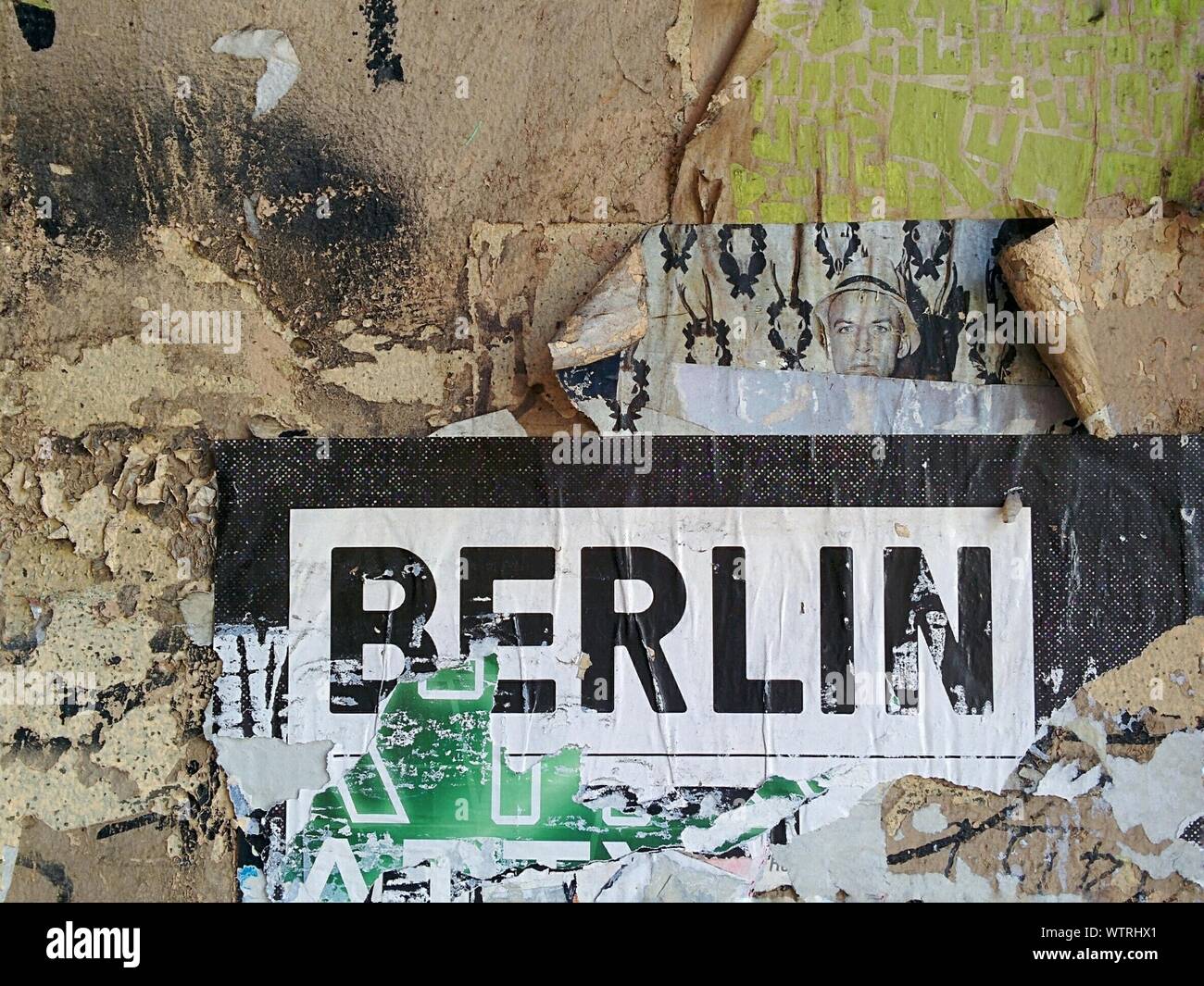 Abandoned posters hi-res stock photography and images - Alamy