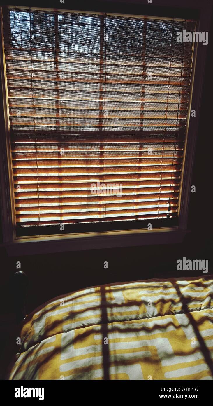 Sunlight streaming through blinds hi-res stock photography and images ...
