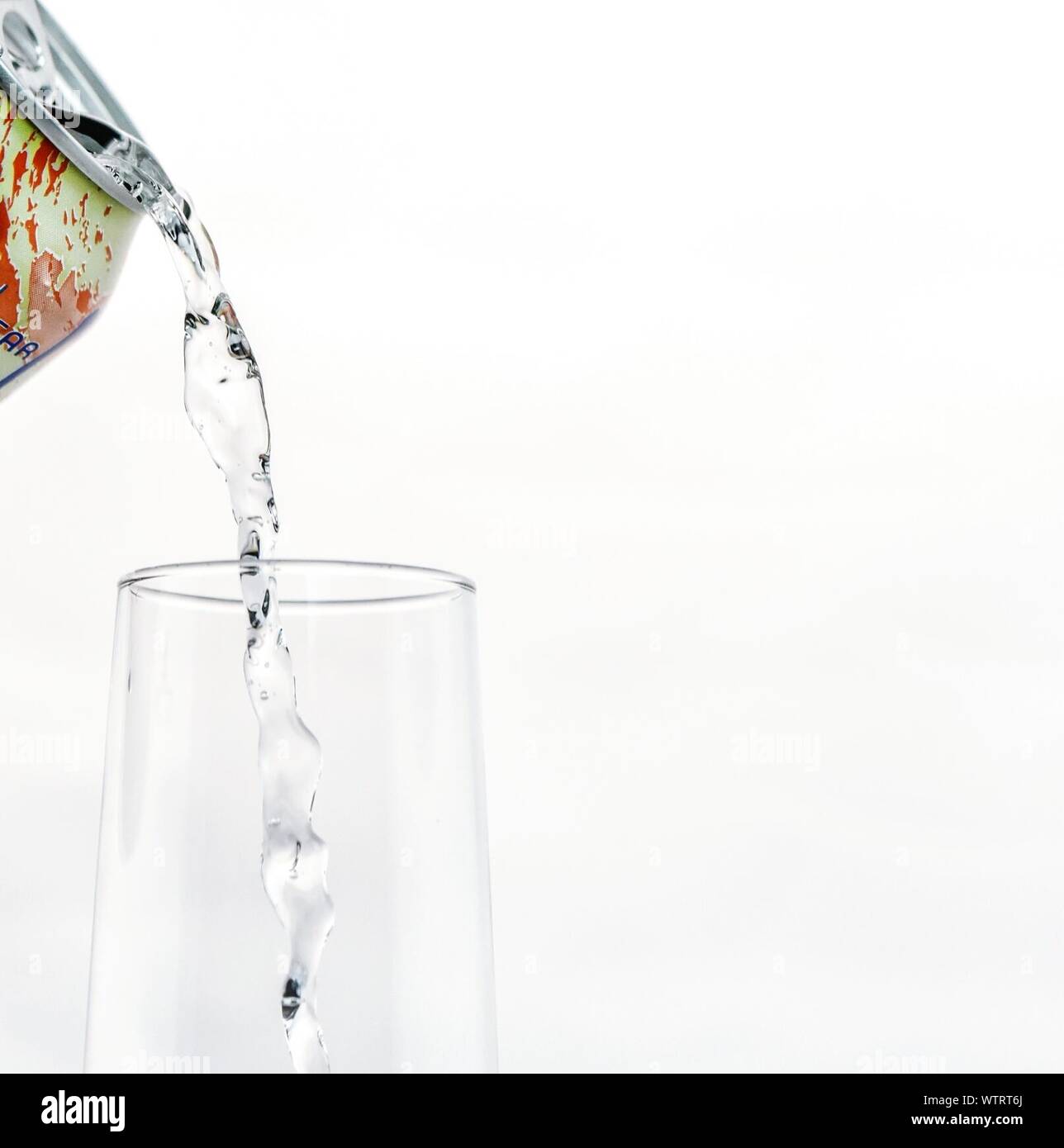 Pouring drink can hi-res stock photography and images - Alamy