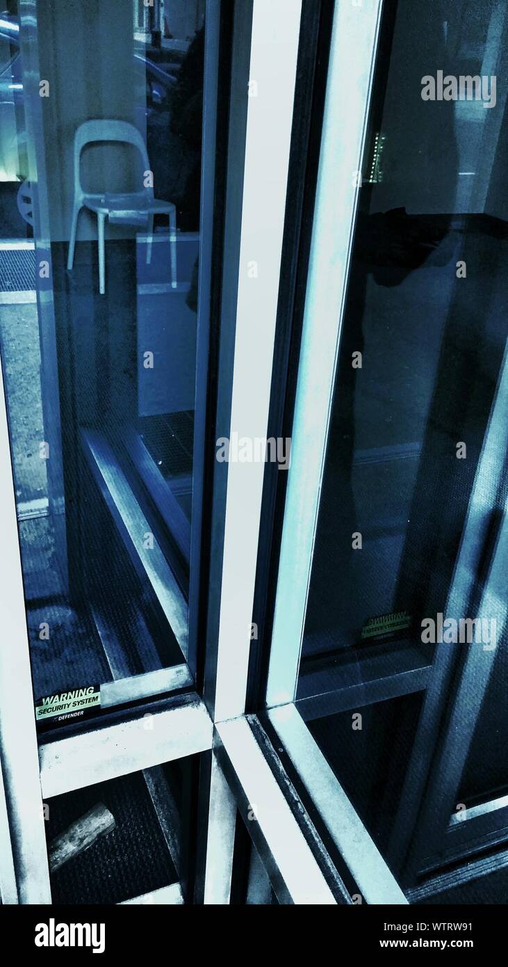 Glass corner hi-res stock photography and images - Alamy