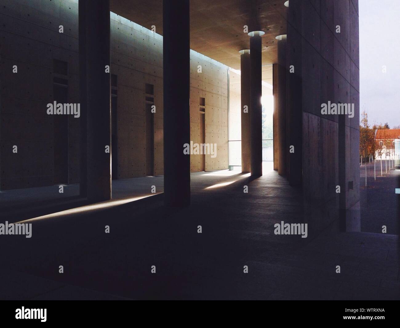 Columns and building hi-res stock photography and images - Alamy