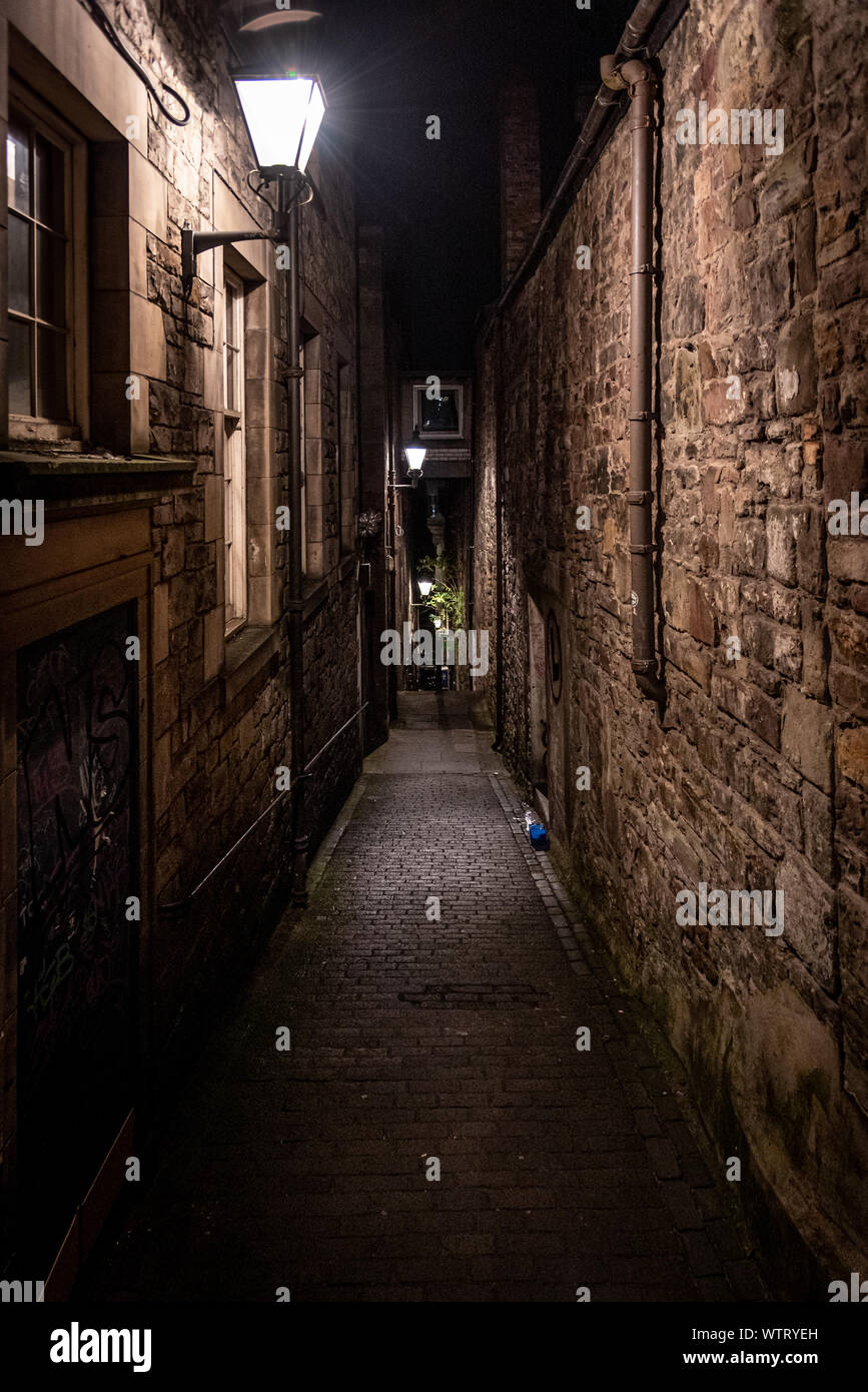 Creepy alleyway hi-res stock photography and images - Alamy