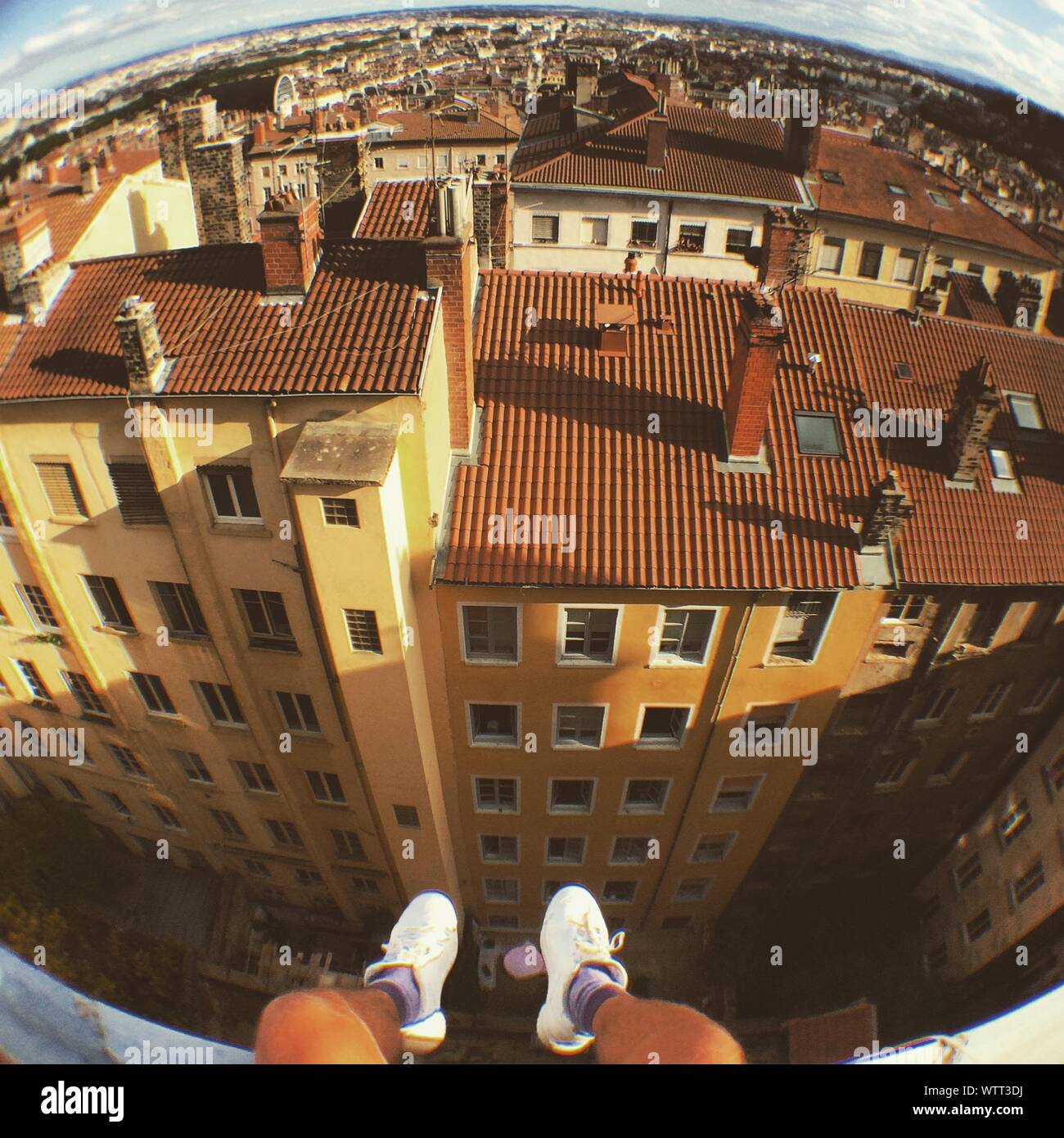 Building roof edge hi-res stock photography and images - Alamy