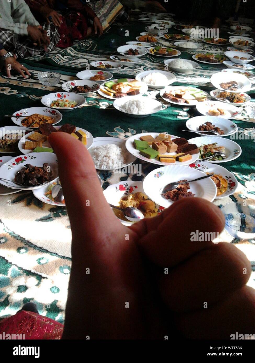 Hand showing size hi-res stock photography and images - Alamy