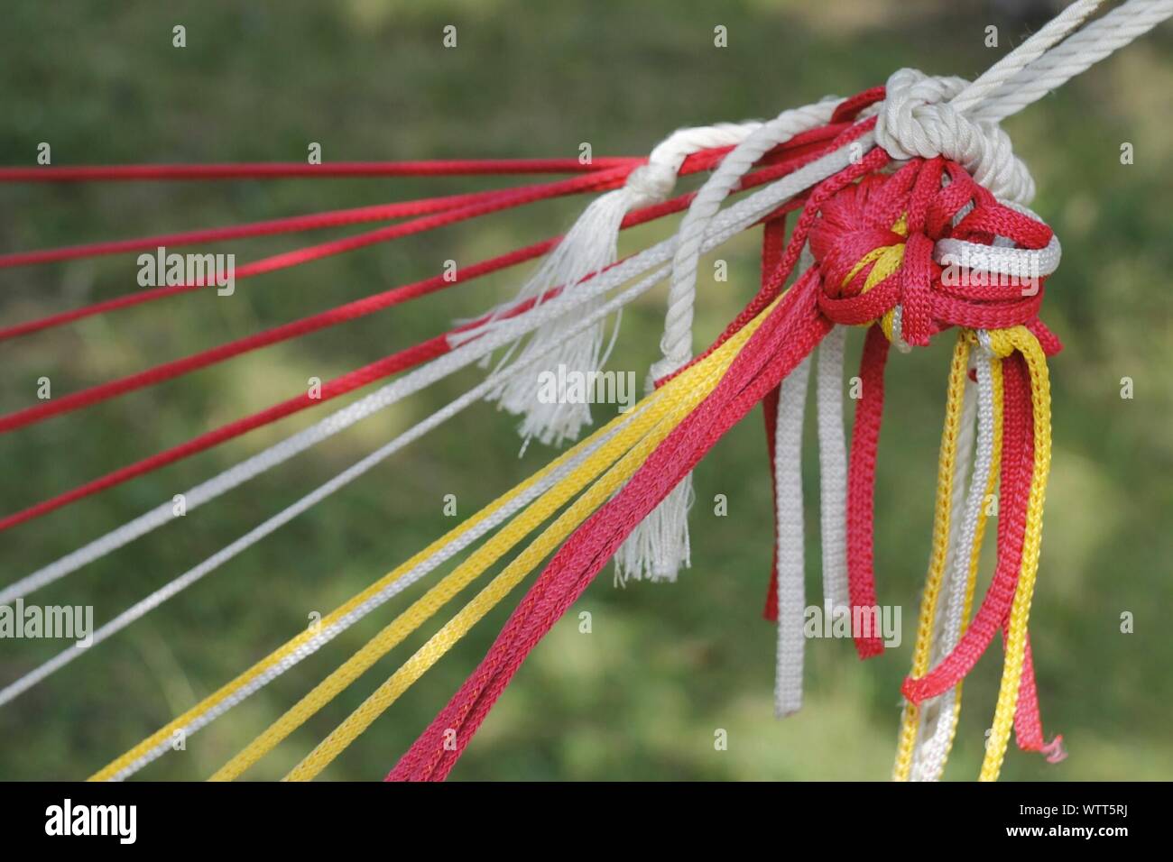 Ropes tied together hi-res stock photography and images - Alamy