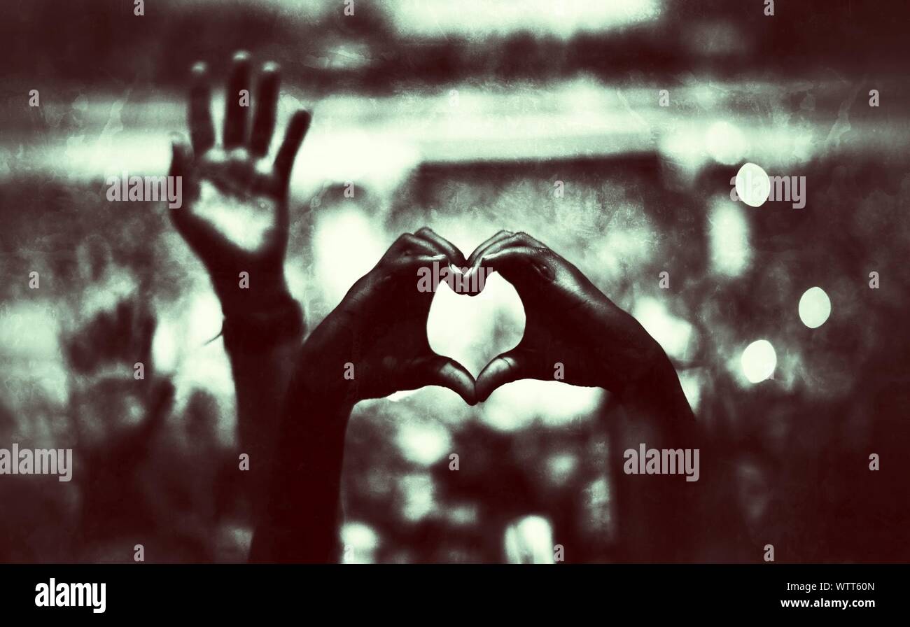 Heart hand gesture hi-res stock photography and images - Alamy