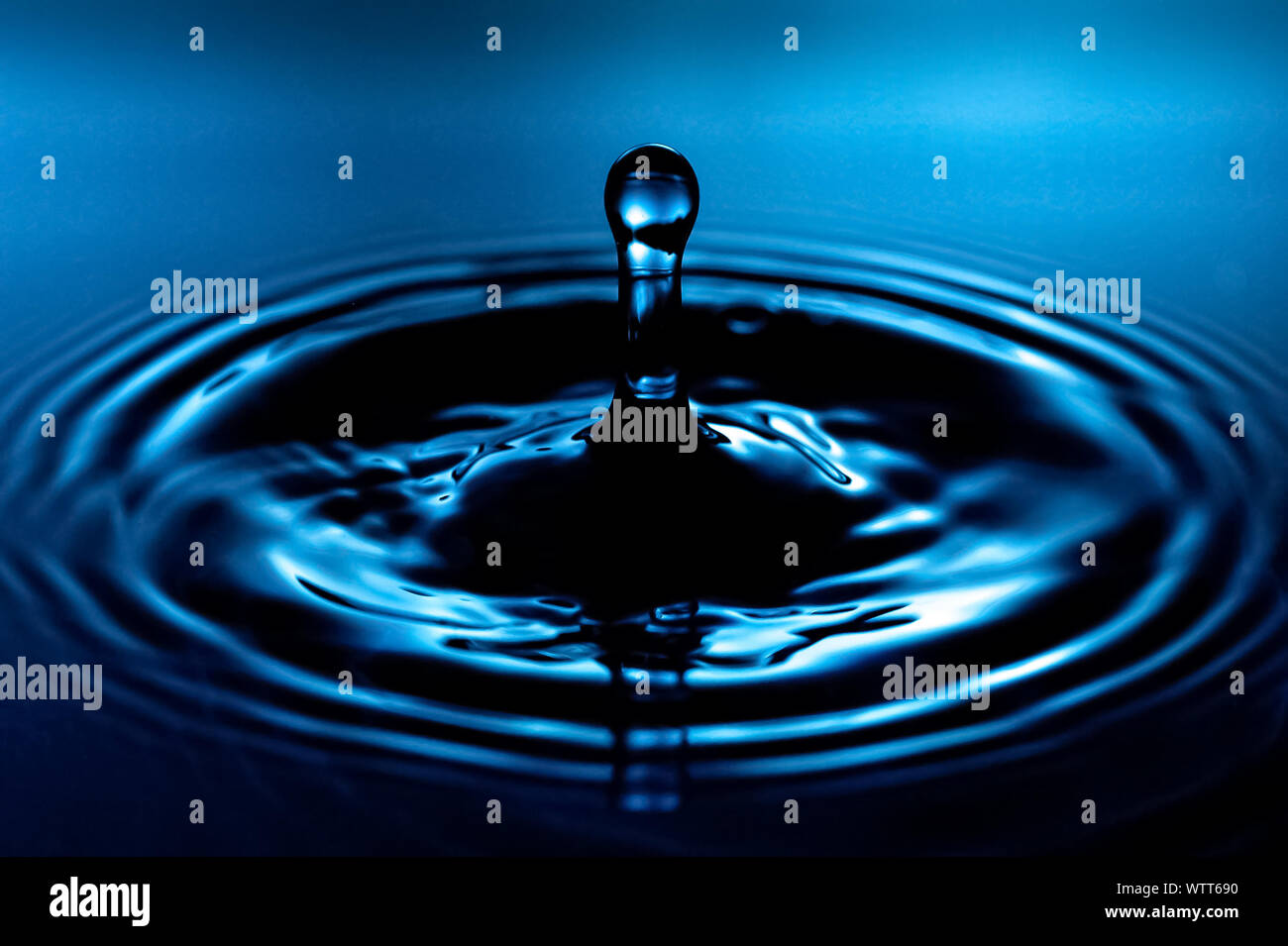 Blue water drop hi-res stock photography and images - Alamy