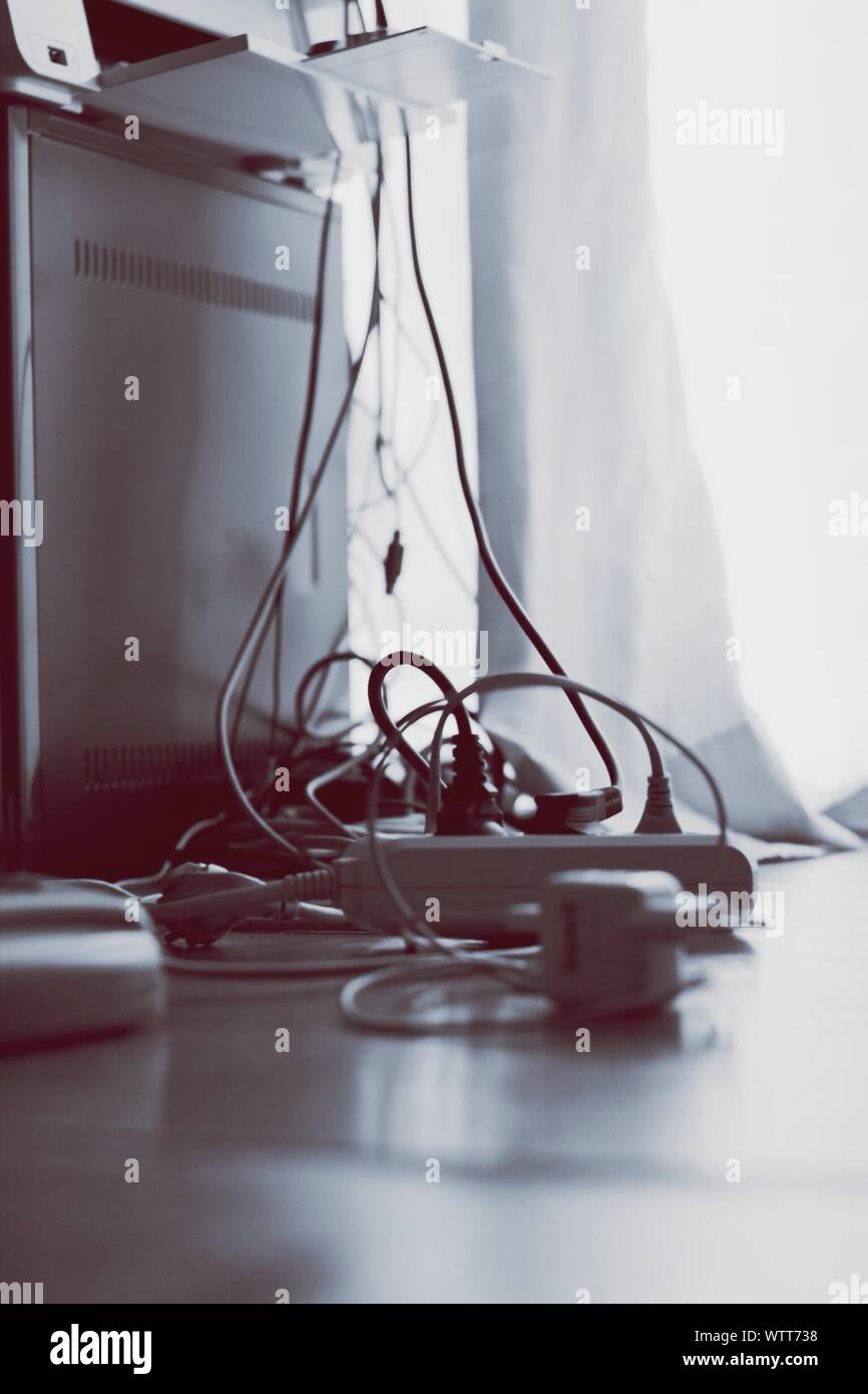 Cables on the floor hi-res stock photography and images - Alamy