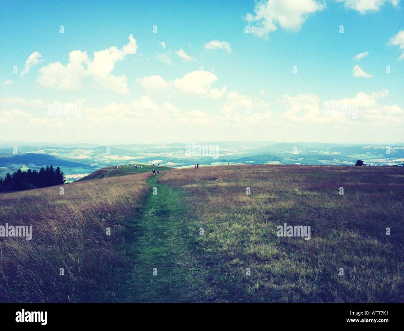 Open countryside hi-res stock photography and images - Alamy