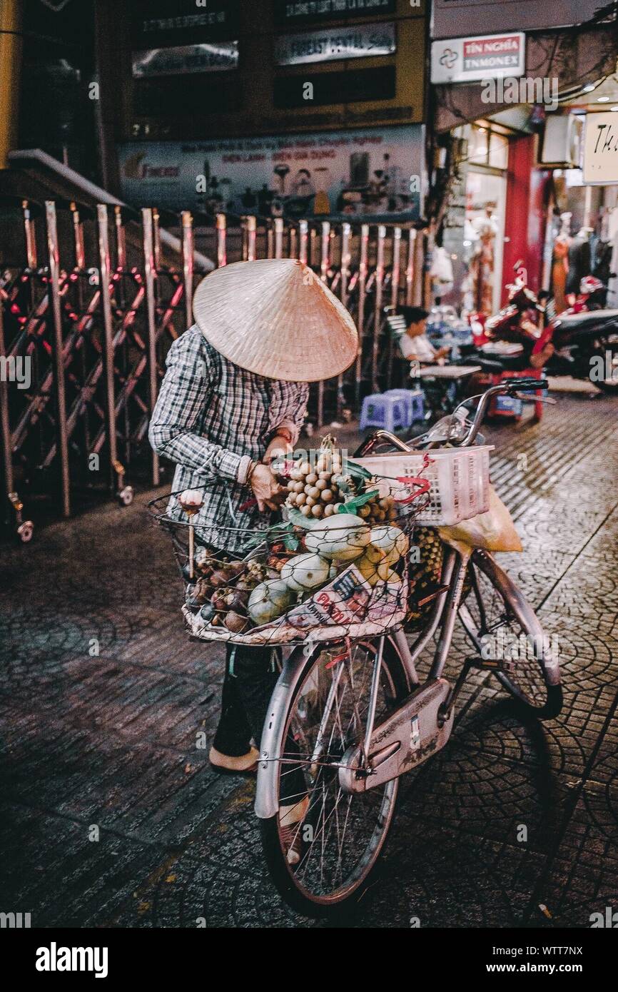 Asian street selling hi-res stock photography and images - Alamy