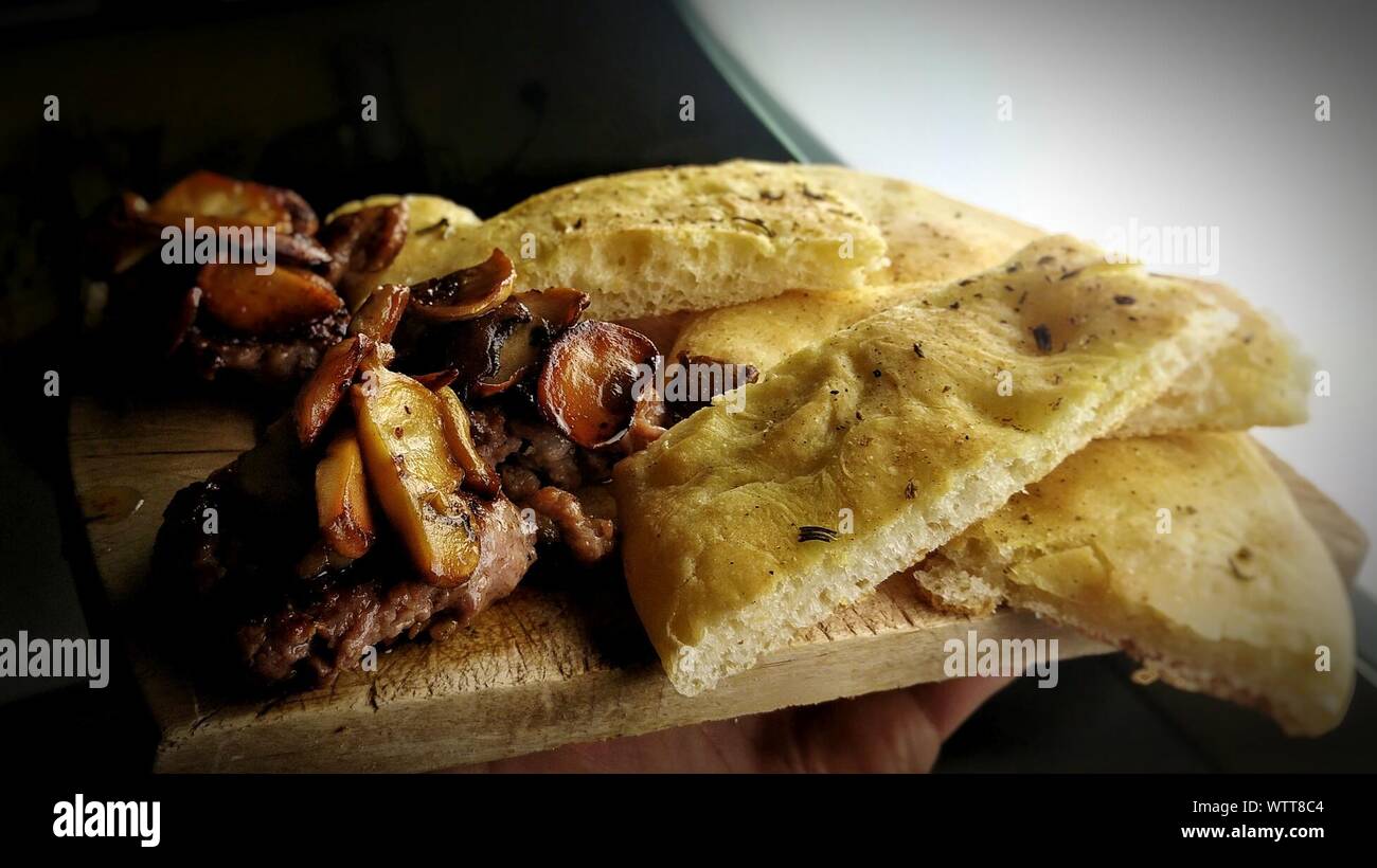 Serving plank hi-res stock photography and images - Alamy