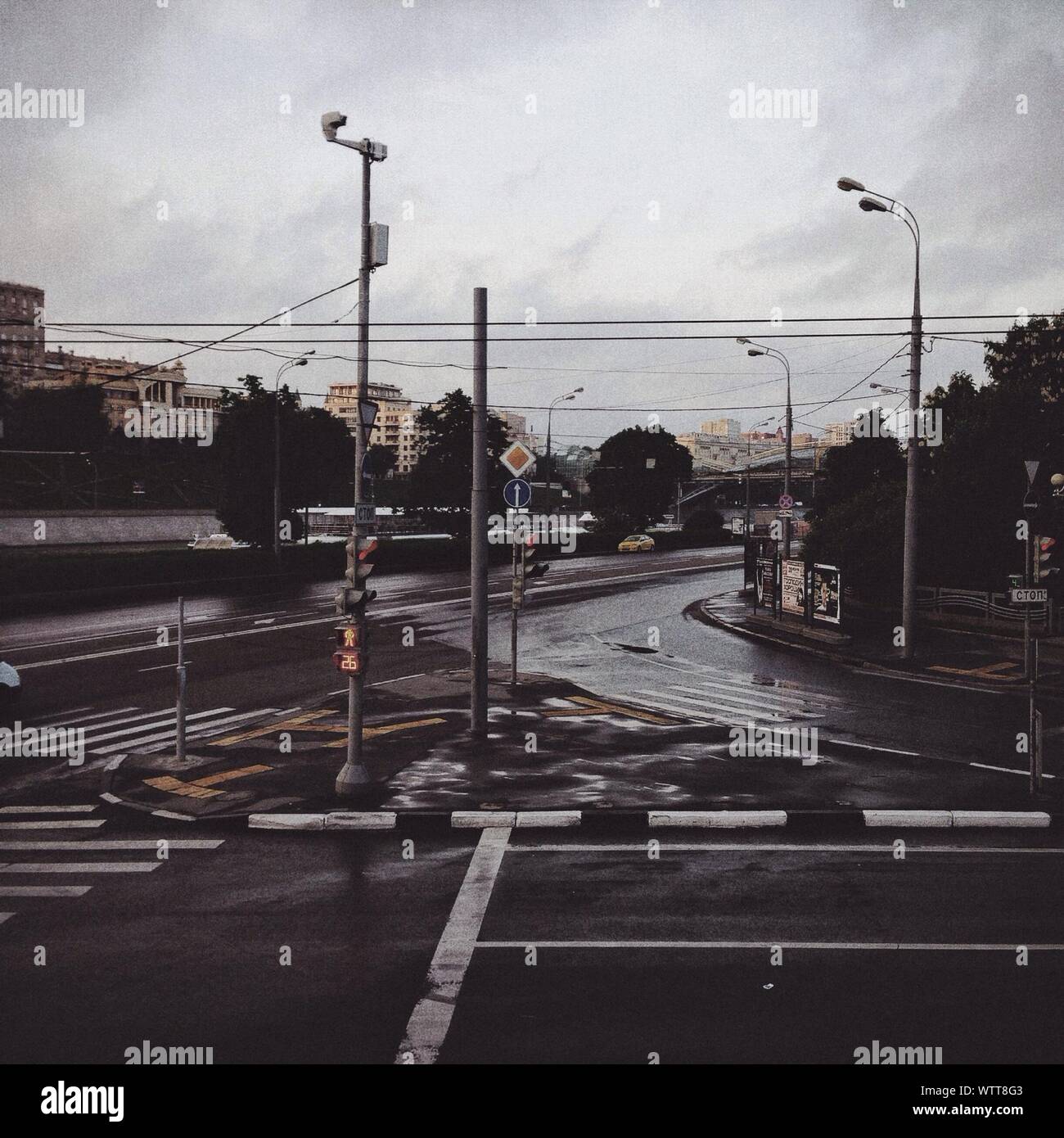 Empty intersection hi-res stock photography and images - Alamy