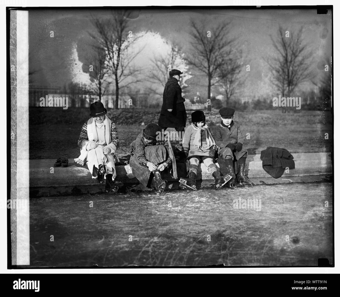Mrs. Manderville Carlisle, Katherine Carlisle, Molly & Calderon Howe ...