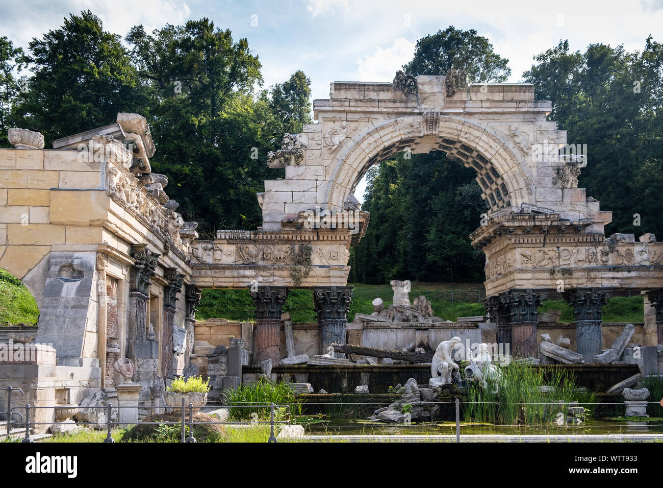 Old roman ruin in schonbrunn palace hi-res stock photography and images ...