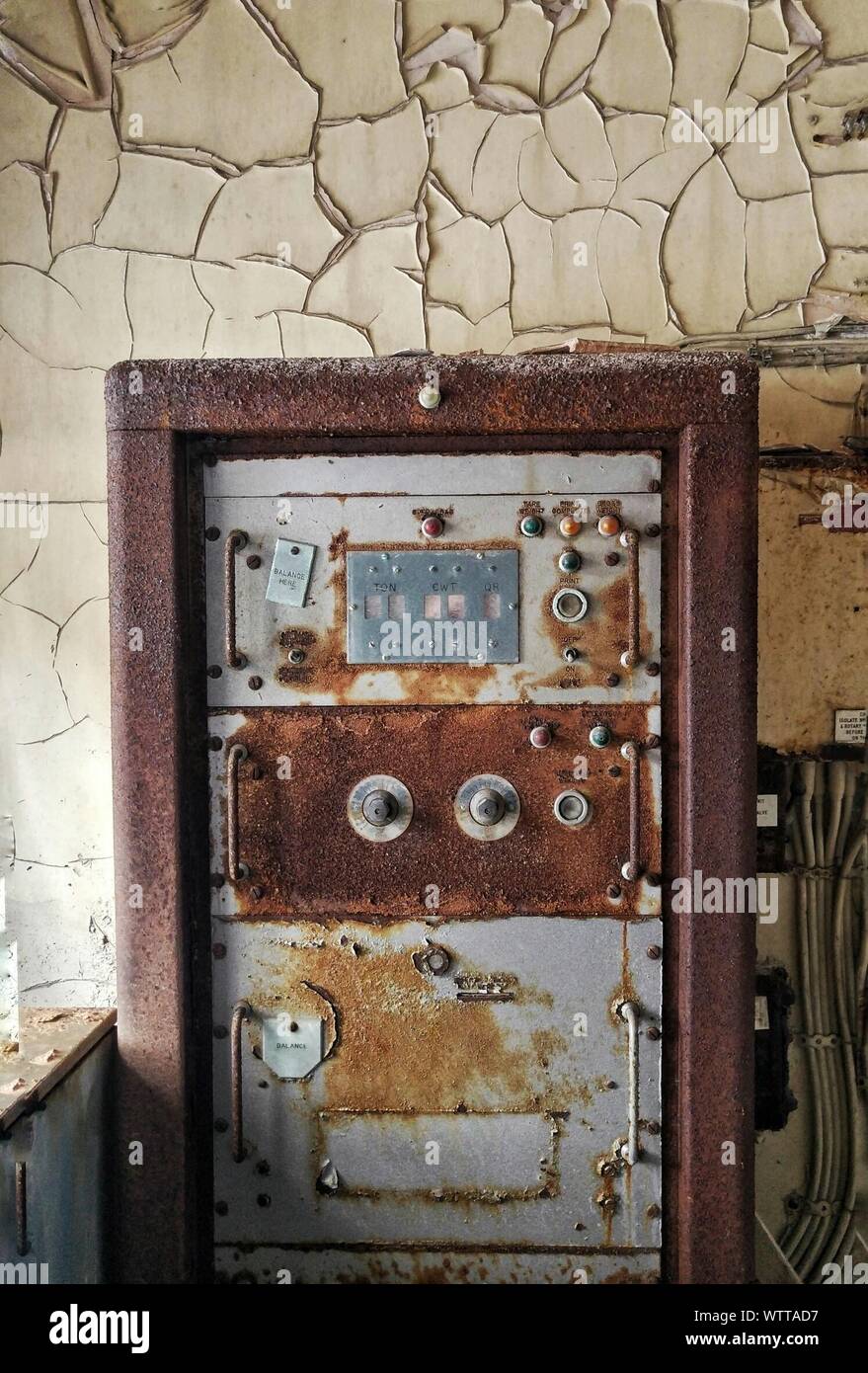 Peeling box hi-res stock photography and images - Alamy