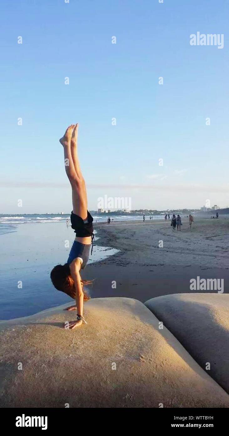 One handstand hi-res stock photography and images - Alamy