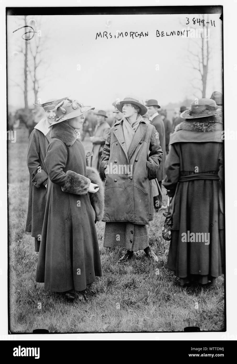 Mrs circle Black and White Stock Photos & Images - Alamy