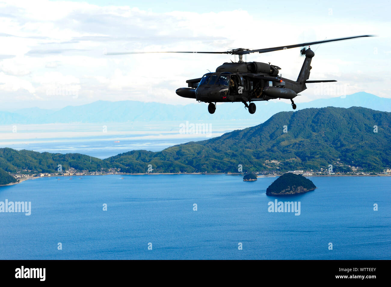 U.S. Army UH-60 ‘Blackhawk’ flies in formation over Yamaguchi Bay ...
