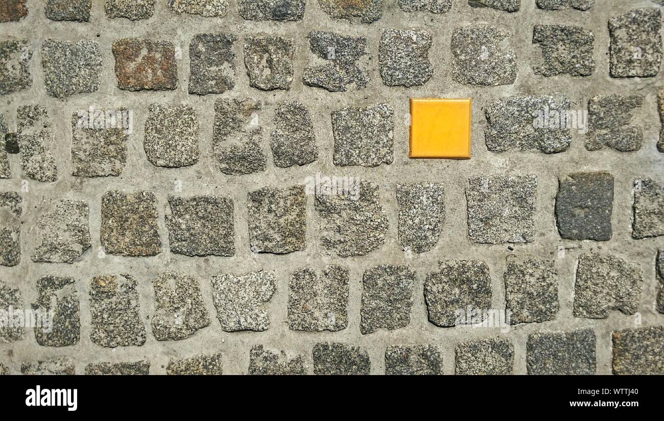 Yellow color stone hi-res stock photography and images - Alamy