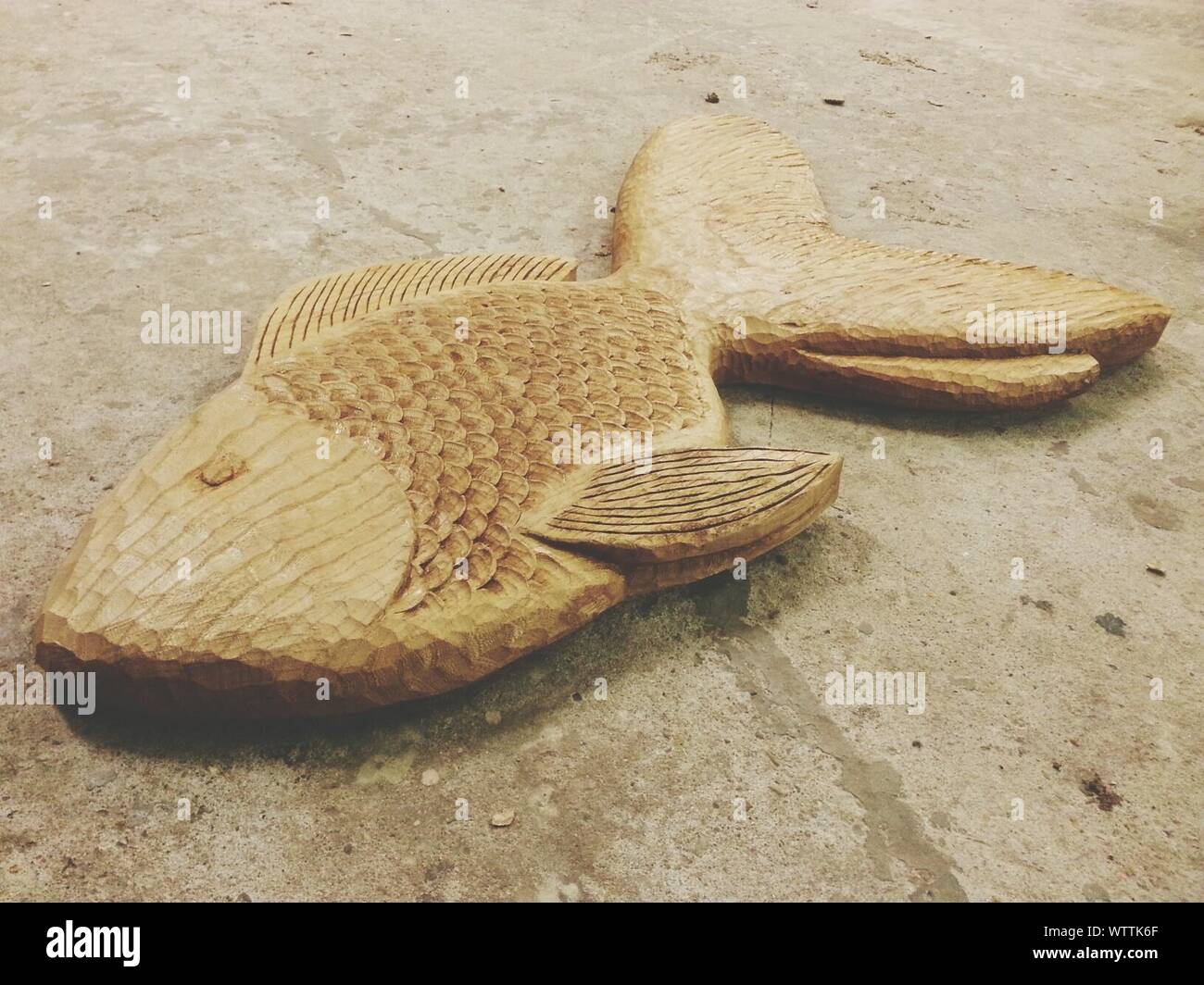 Wood wooden fish carving hi-res stock photography and images - Alamy