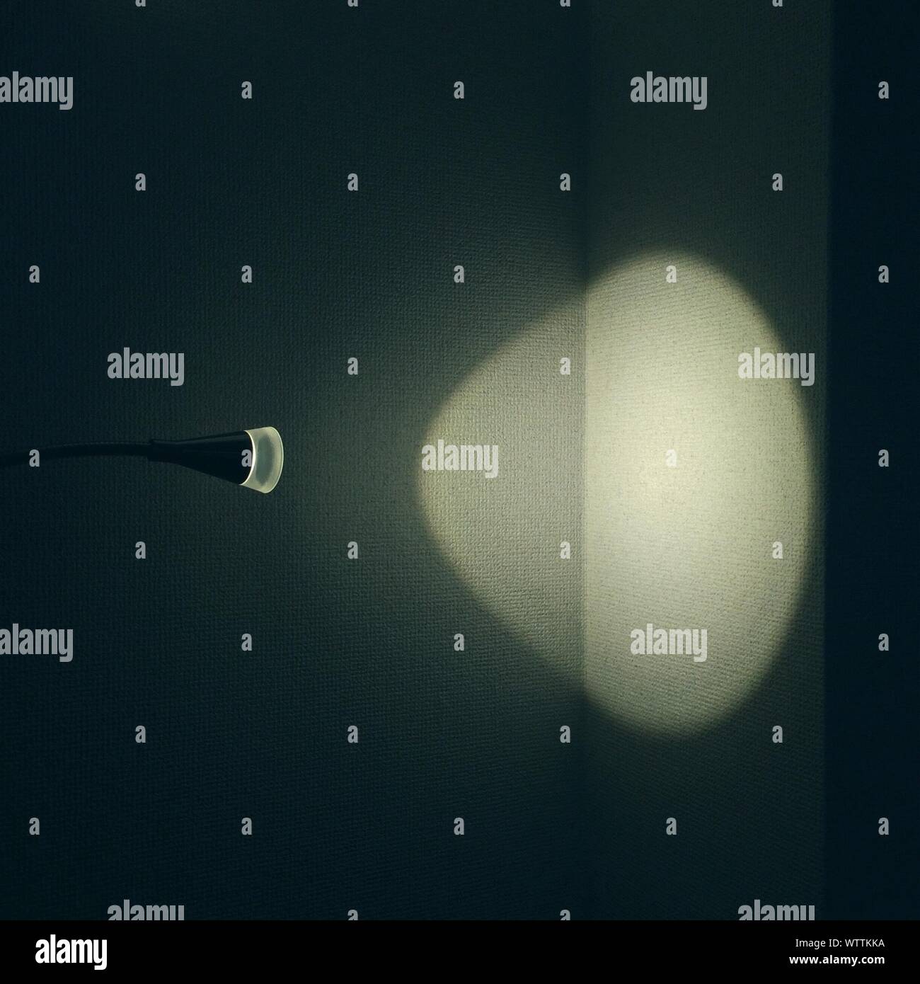 Light casting on wall hi-res stock photography and images - Alamy