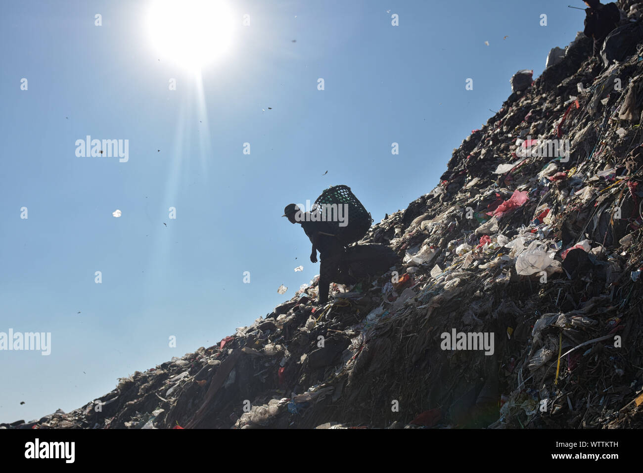 Bekasi, Indonesia. 11th Sep, 2019. A scavenger sorts and collects ...