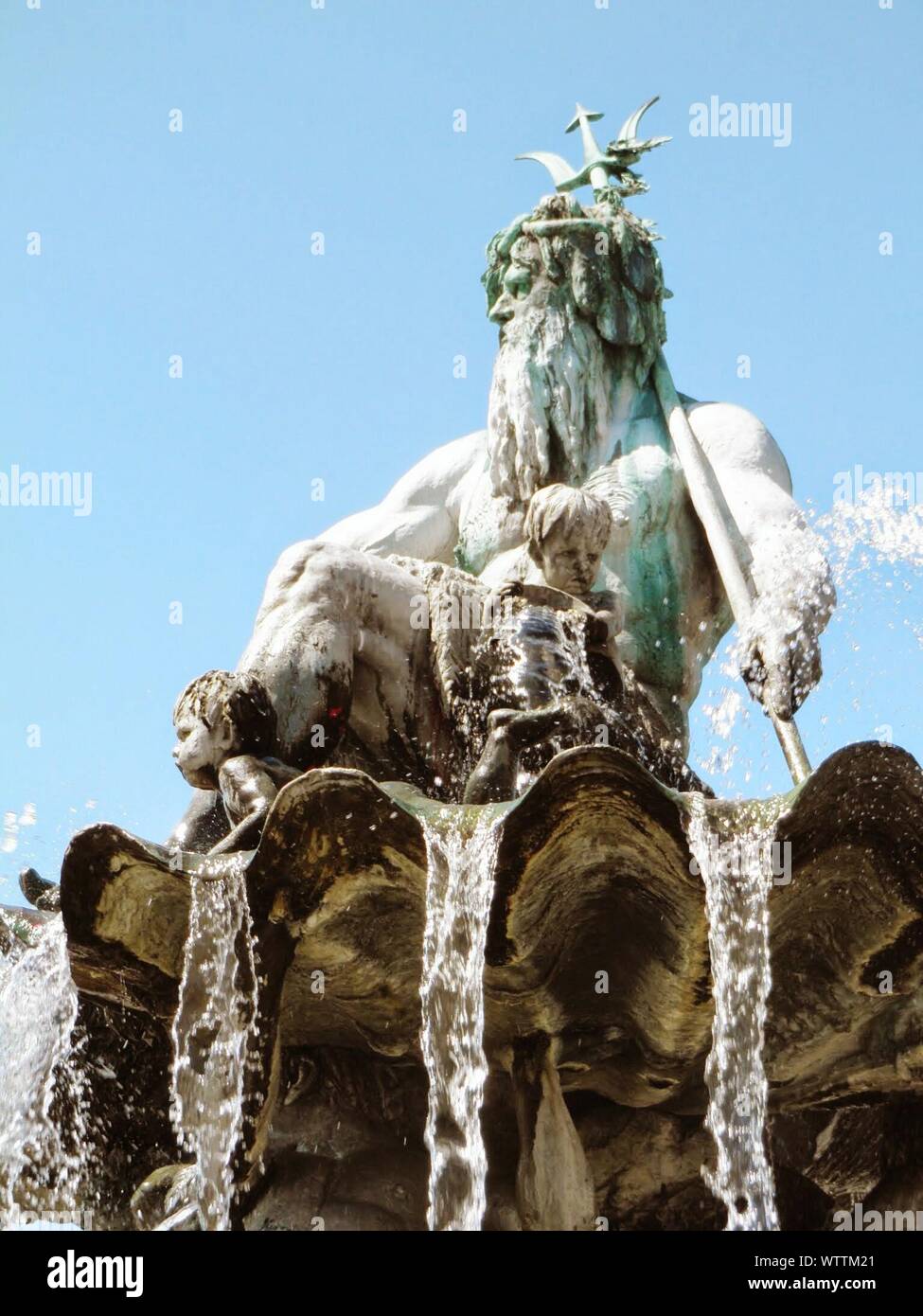 The neptune statue hi-res stock photography and images - Alamy