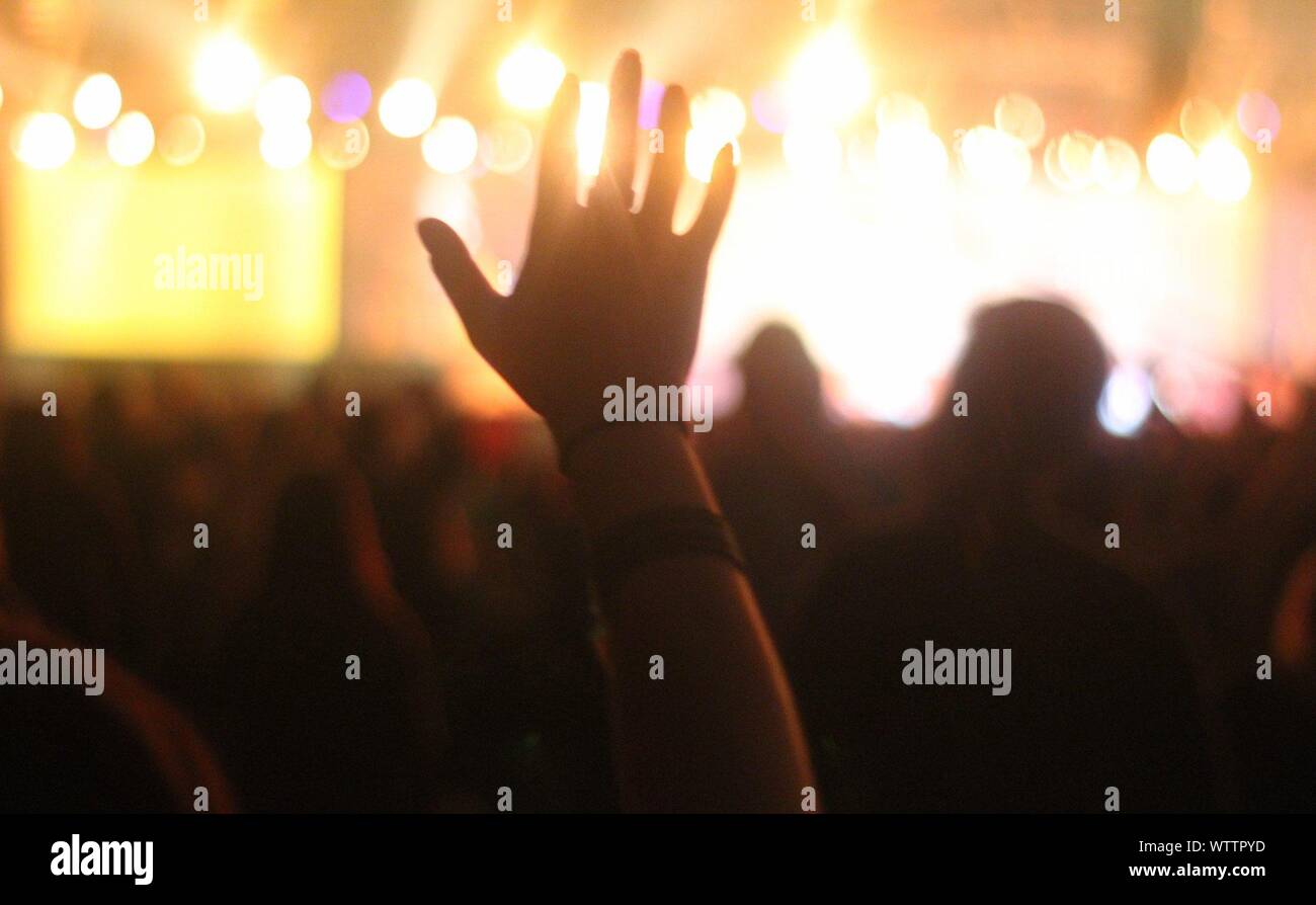 Rock concert stage hand hi-res stock photography and images - Alamy