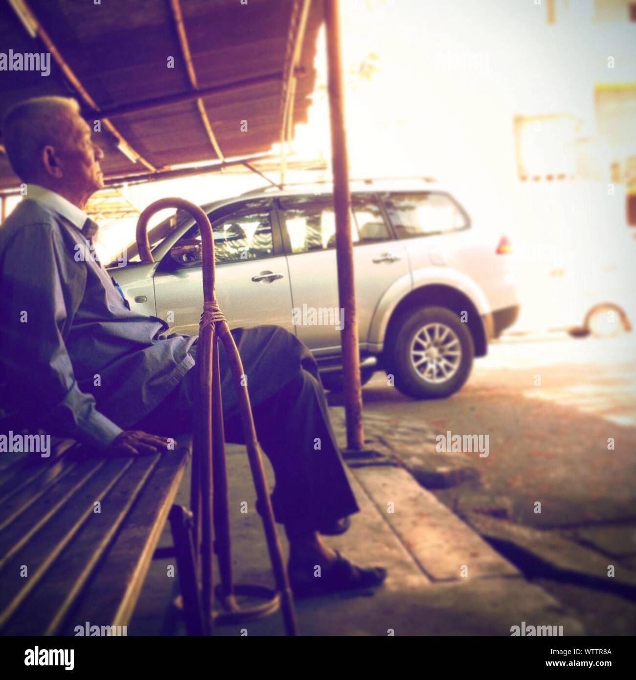 Man sitting waiting for a bus hi-res stock photography and images - Alamy