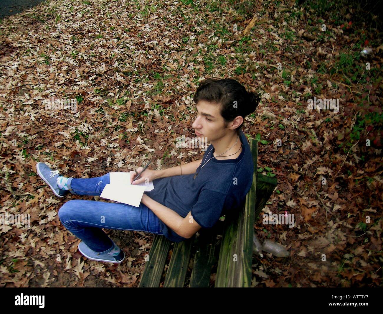 Man thinking hi-res stock photography and images - Alamy