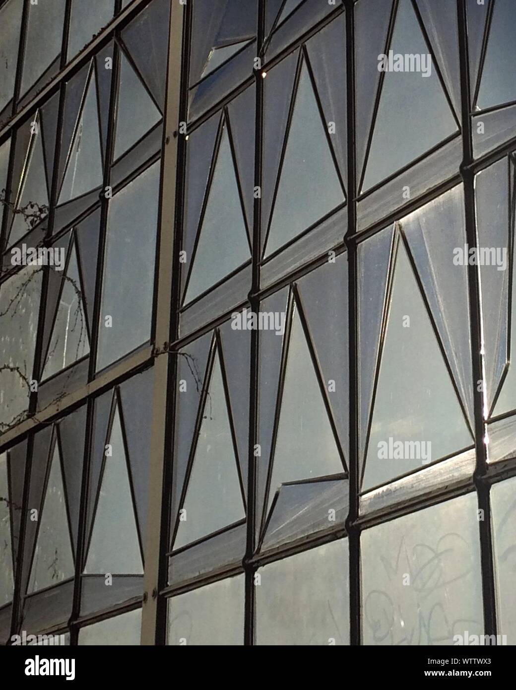 Triangle glass building hi-res stock photography and images - Alamy