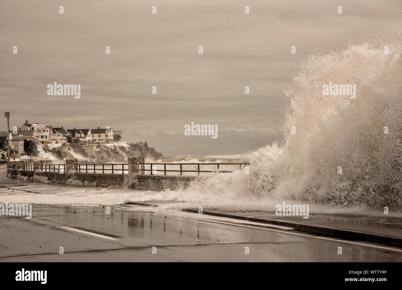 Wave promenade hi-res stock photography and images - Alamy