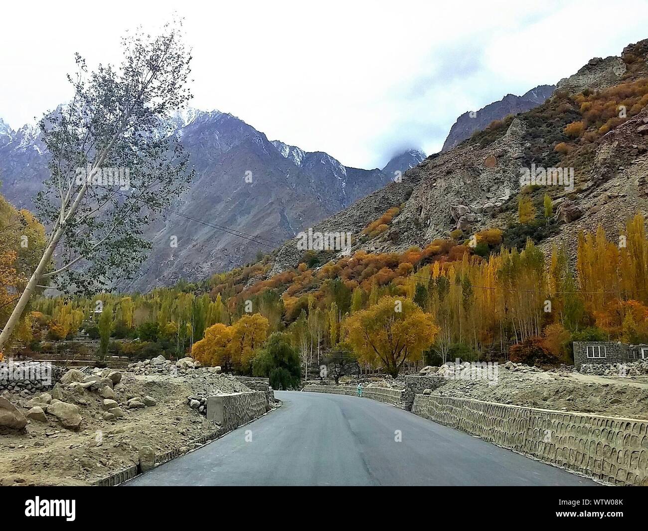 Karakoram mountain hi-res stock photography and images - Alamy
