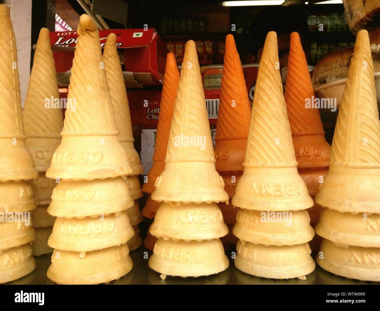 Stack of ice cream cones hi-res stock photography and images - Alamy