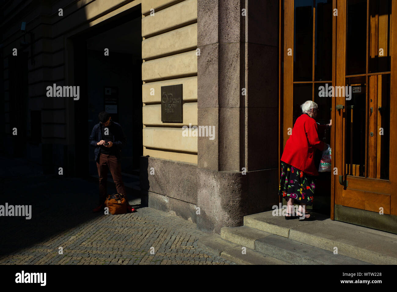 30 story building hi-res stock photography and images - Alamy