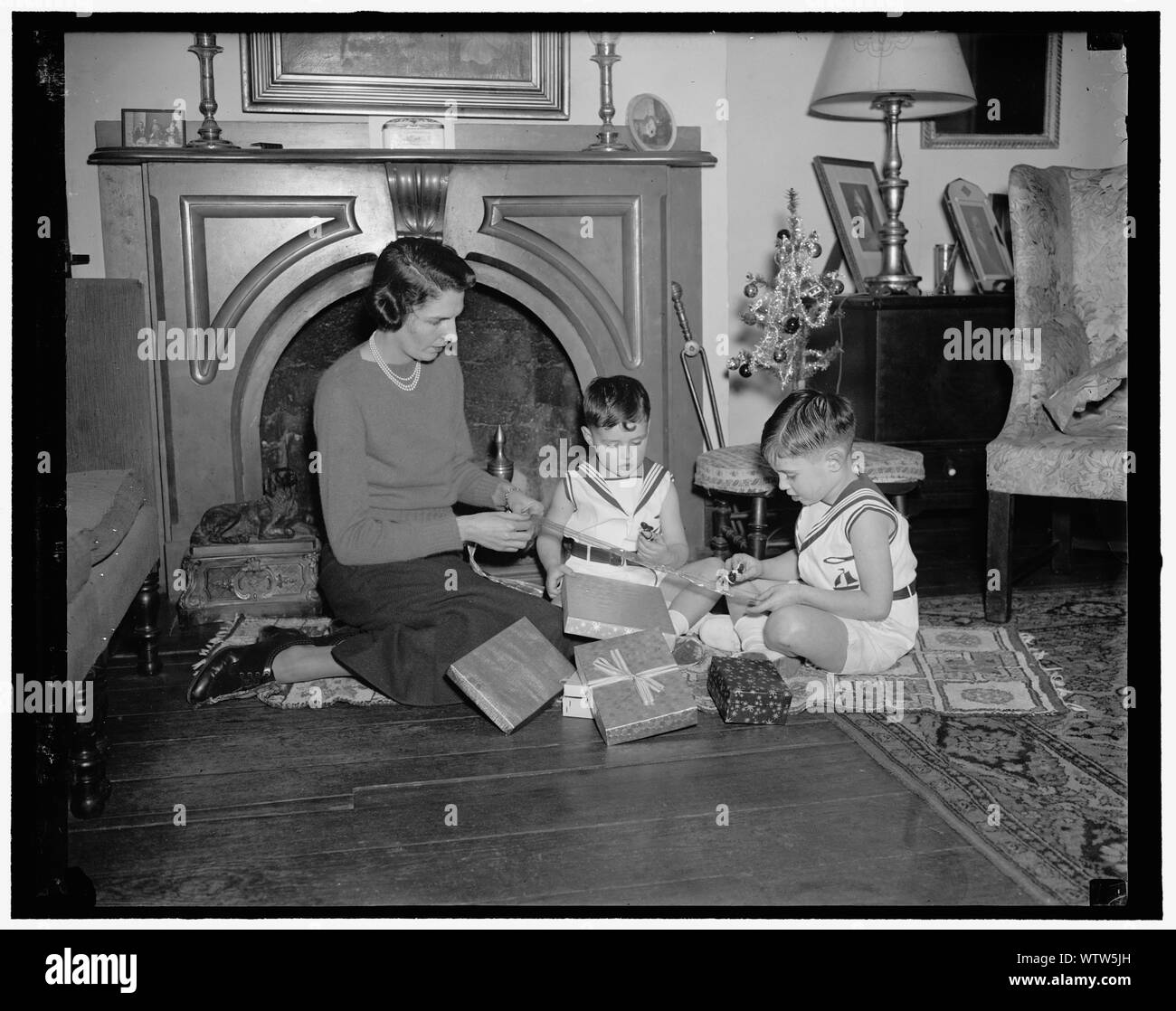 Mrs. Thomas Swann & children Stock Photo - Alamy
