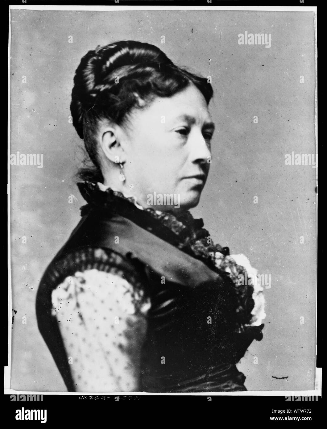 Mrs. Ulysses S. Grant, full-length portrait, standing, facing right ...