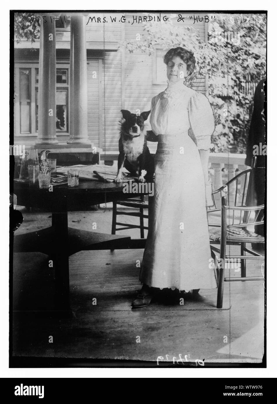 Mrs harding with hub hi-res stock photography and images - Alamy