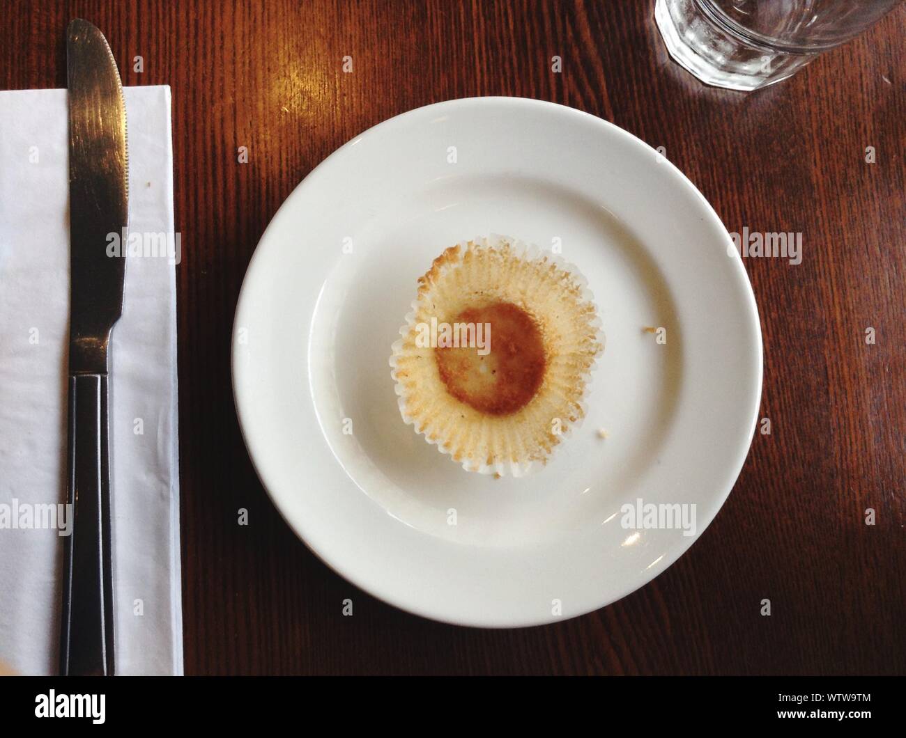 Empty wrapper table hi-res stock photography and images - Alamy