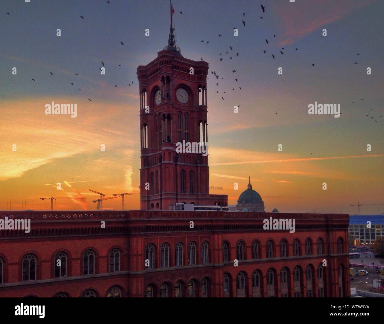 Rotes rathaus hi-res stock photography and images - Alamy