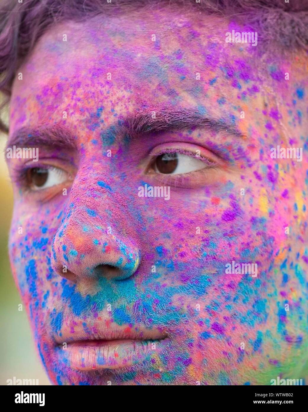 Man covered powder paint hi-res stock photography and images - Alamy