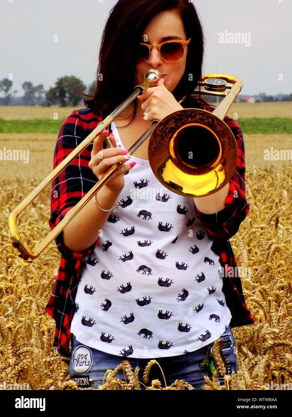 Standing trumpet hi-res stock photography and images - Alamy